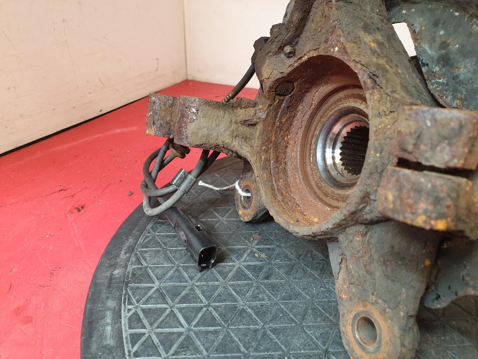 RF Hub/Stub Axle Assembly Viva Vauxhall 2015