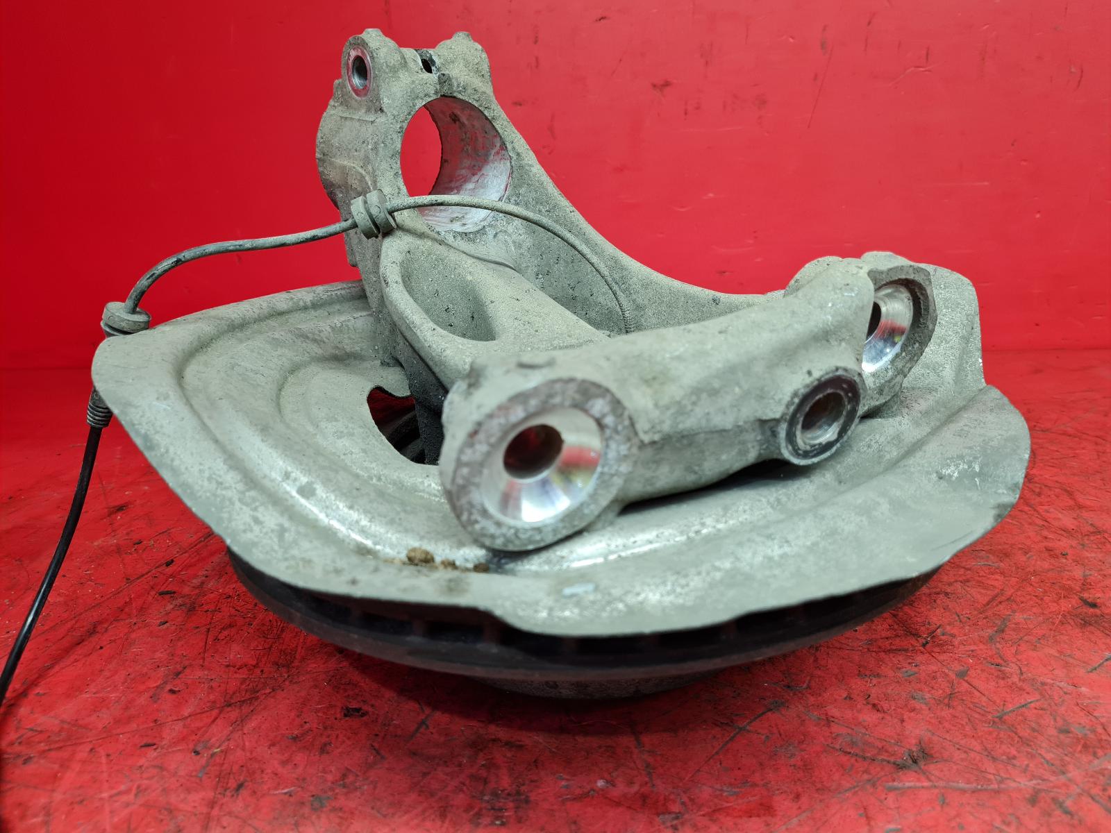 RF Hub/Stub Axle Assembly 2 Series Bmw 2015