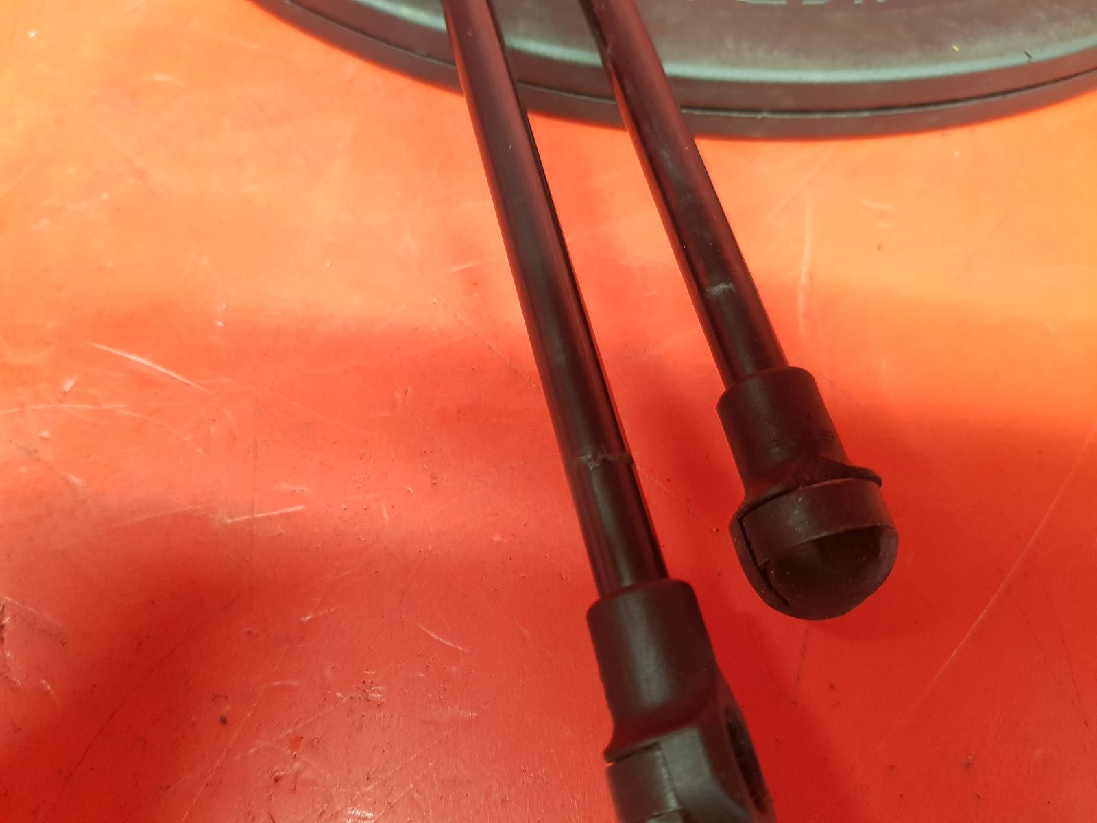 Hatch Strut/Shock Arona Seat 2020