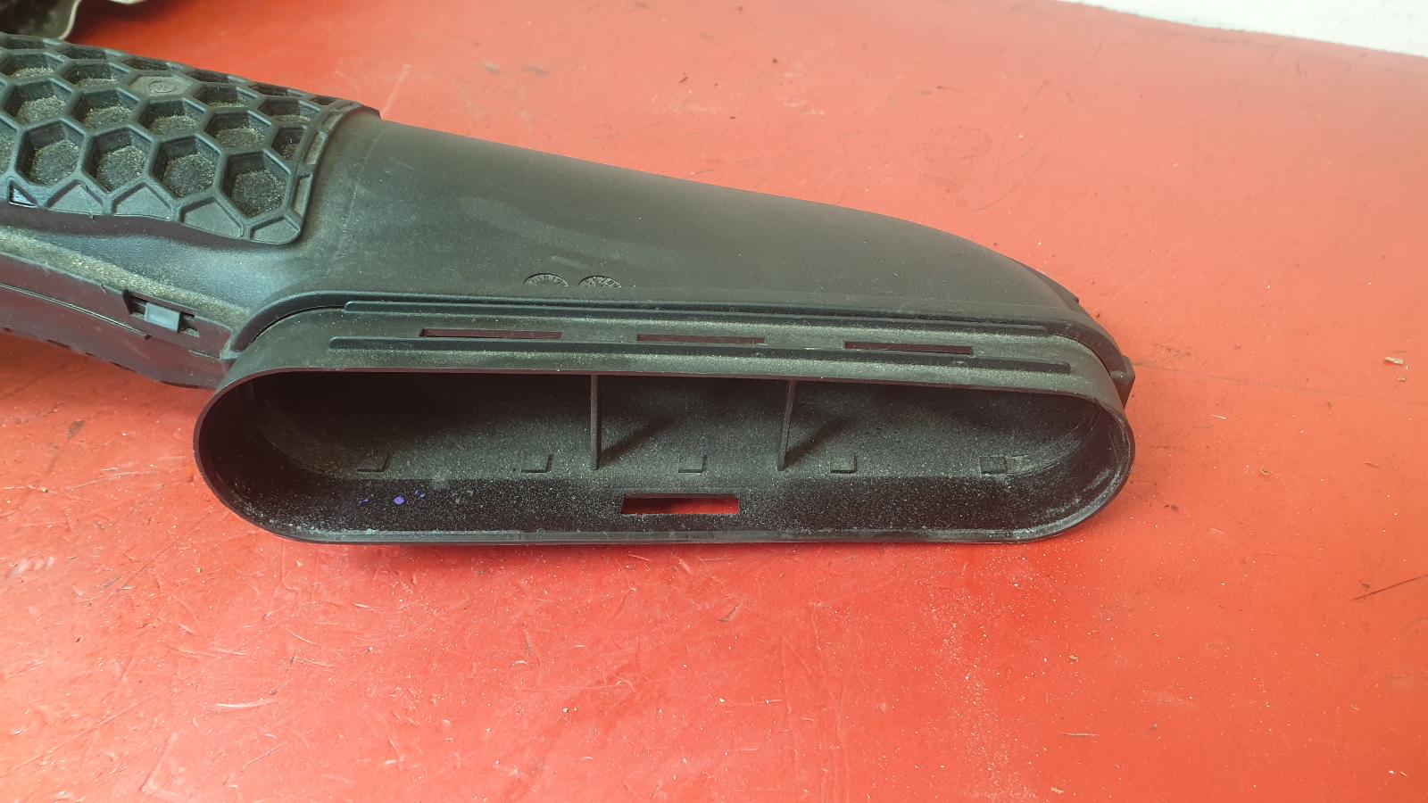 Air Cleaner/Box C Class Mercedes 2017
