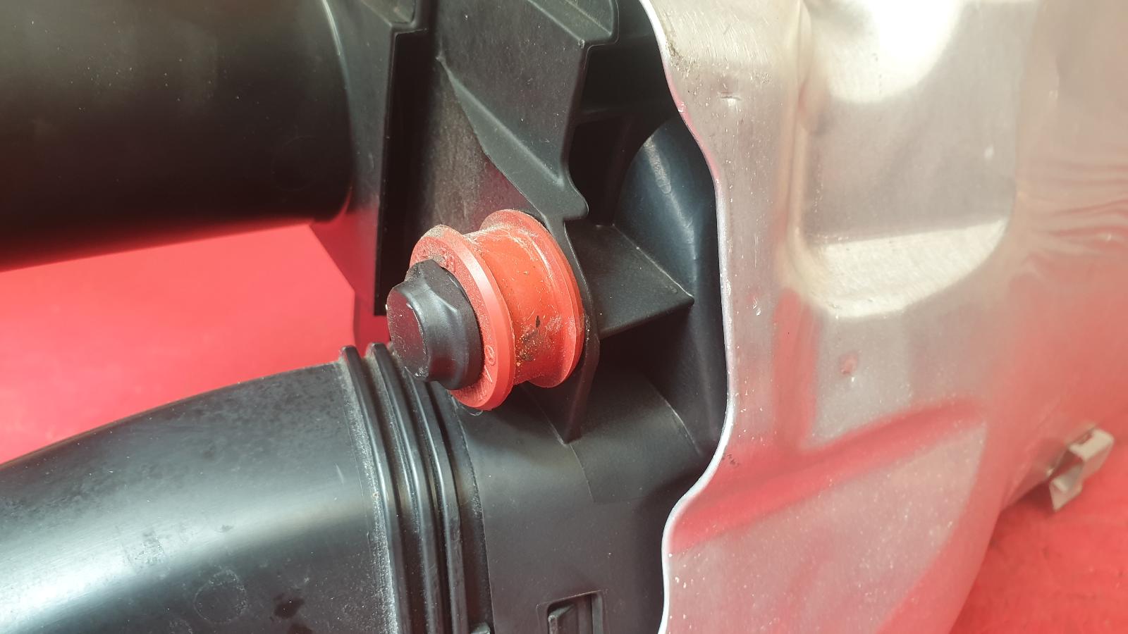 Air Cleaner/Box C Class Mercedes 2017