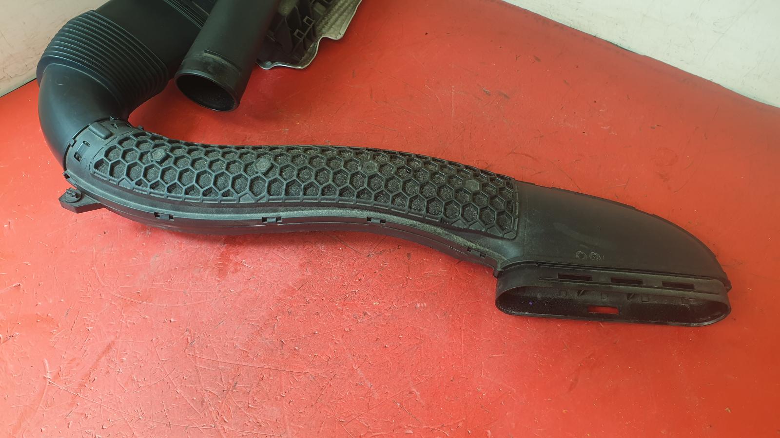 Air Cleaner/Box C Class Mercedes 2017