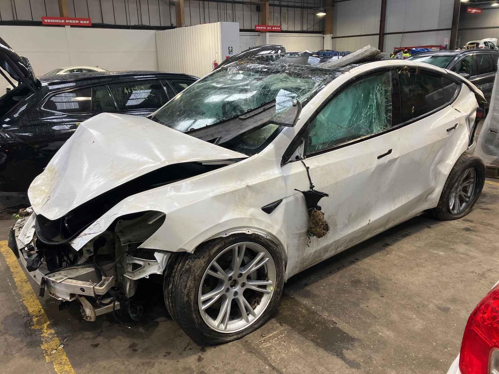 Tesla Model Y 2022 5 Door Bodystyle.mpv Breaking