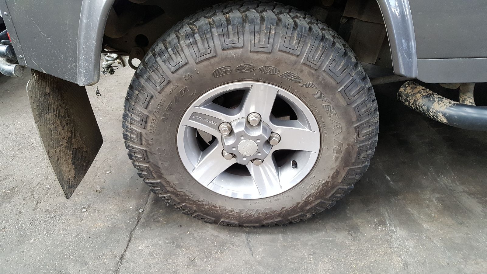 Land Rover Defender 2014 2 Door Van Breaking