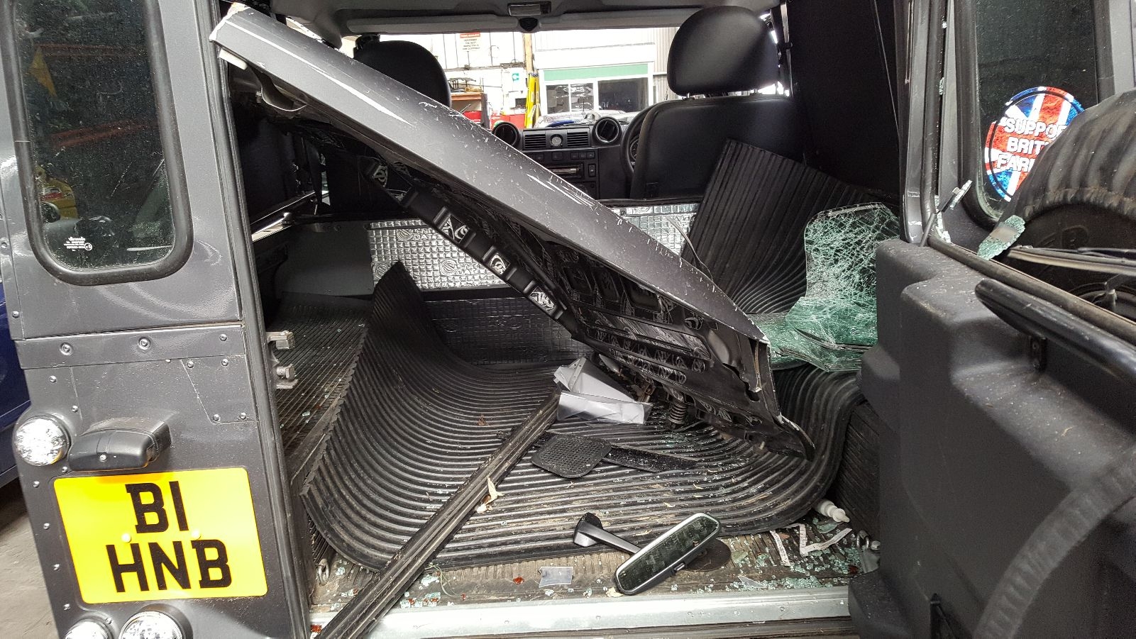 Land Rover Defender 2014 2 Door Van Breaking